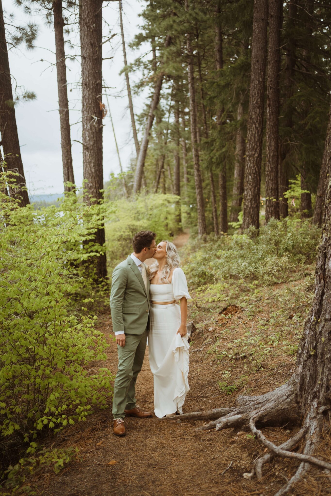 Your Oregon Elopement Packing List - sydneymcraephoto.com